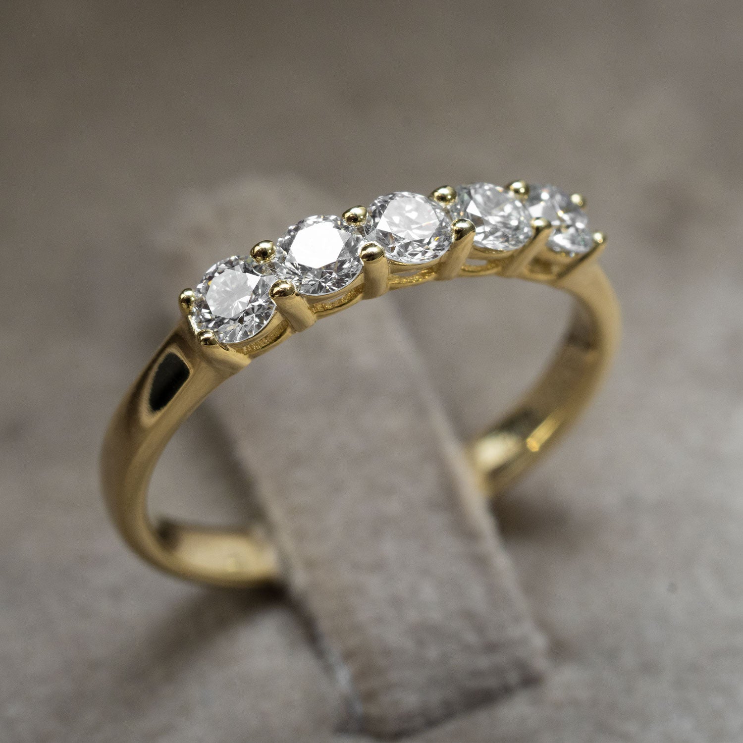 Ring 5 Steine 750 Gelbgold 5 Brillianten 0,50ct. – Marc Gebauer